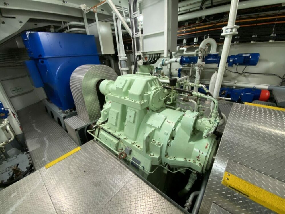 How Does A Marine Gearbox Work? - Maritime Page