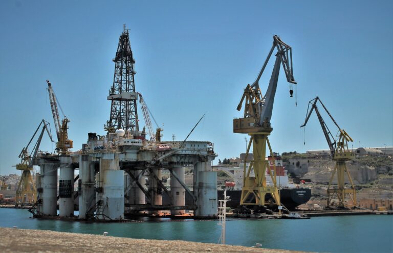 9 Types Of Oil Rigs & Their Functions Explained!