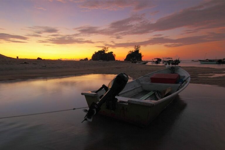 Jon Boat Weight Capacity (Plus Several Examples)