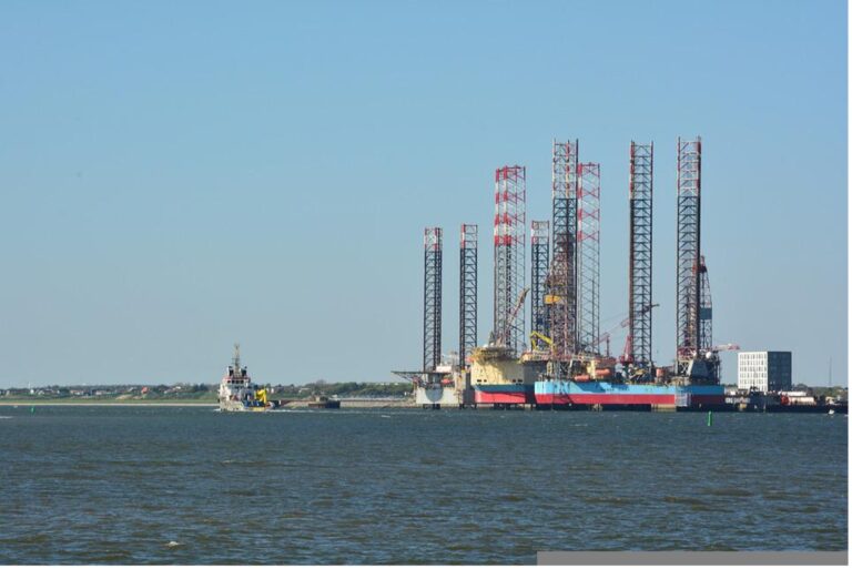 9 Types Of Oil Rigs & Their Functions Explained!