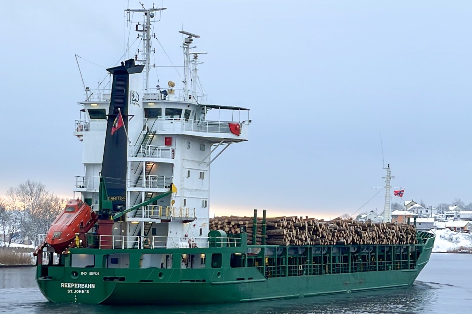 Ship Fuel Consumption Per Mile Explained [+5 Examples]