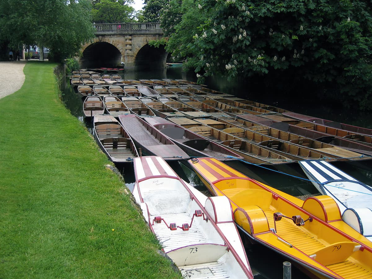 What Is A Punt Boat? A Guide To The Traditional Watercraft - Maritime Page