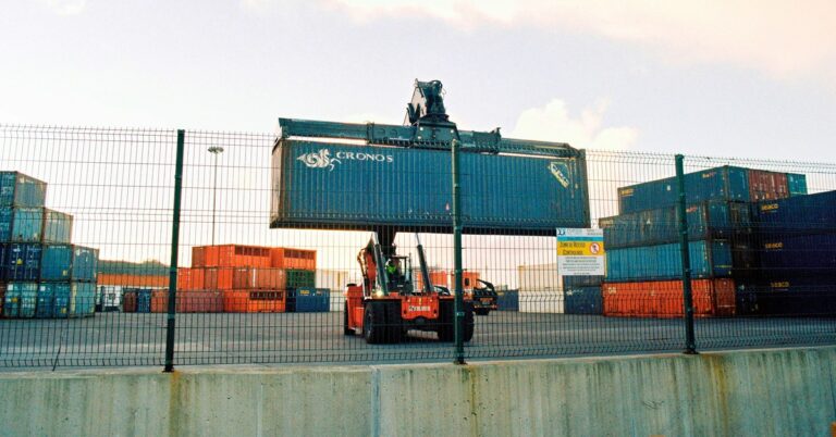 What Does A Longshoreman Do? - Maritime Page